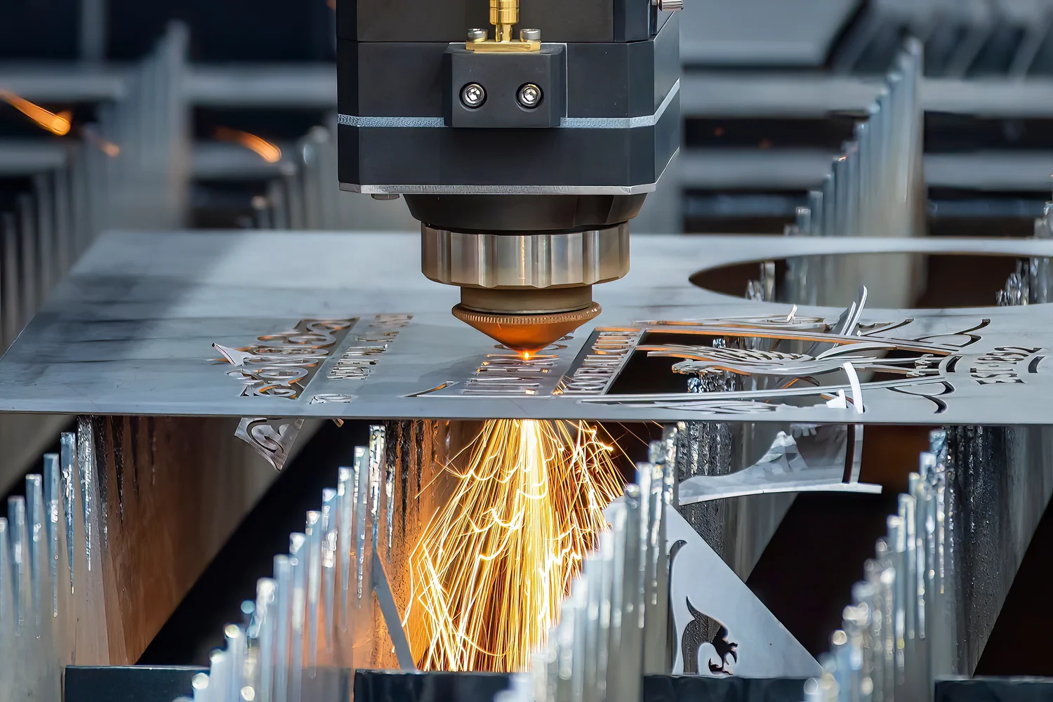 Protección contra sobretensiones para máquinas CNC, VFD y PLC - LSP